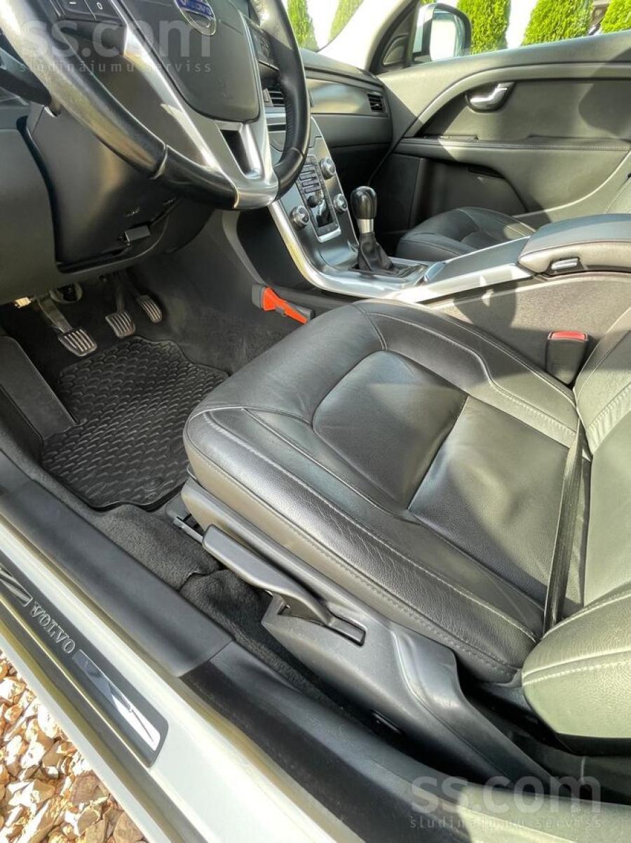 Balts Volvo V70 2014 Rīga, ar dzinēja tilpumu 1.60 L un nobraukumu 257 tūkst. km par 7000 €, foto 4 vietnē AUTOMOTO.COM.LV