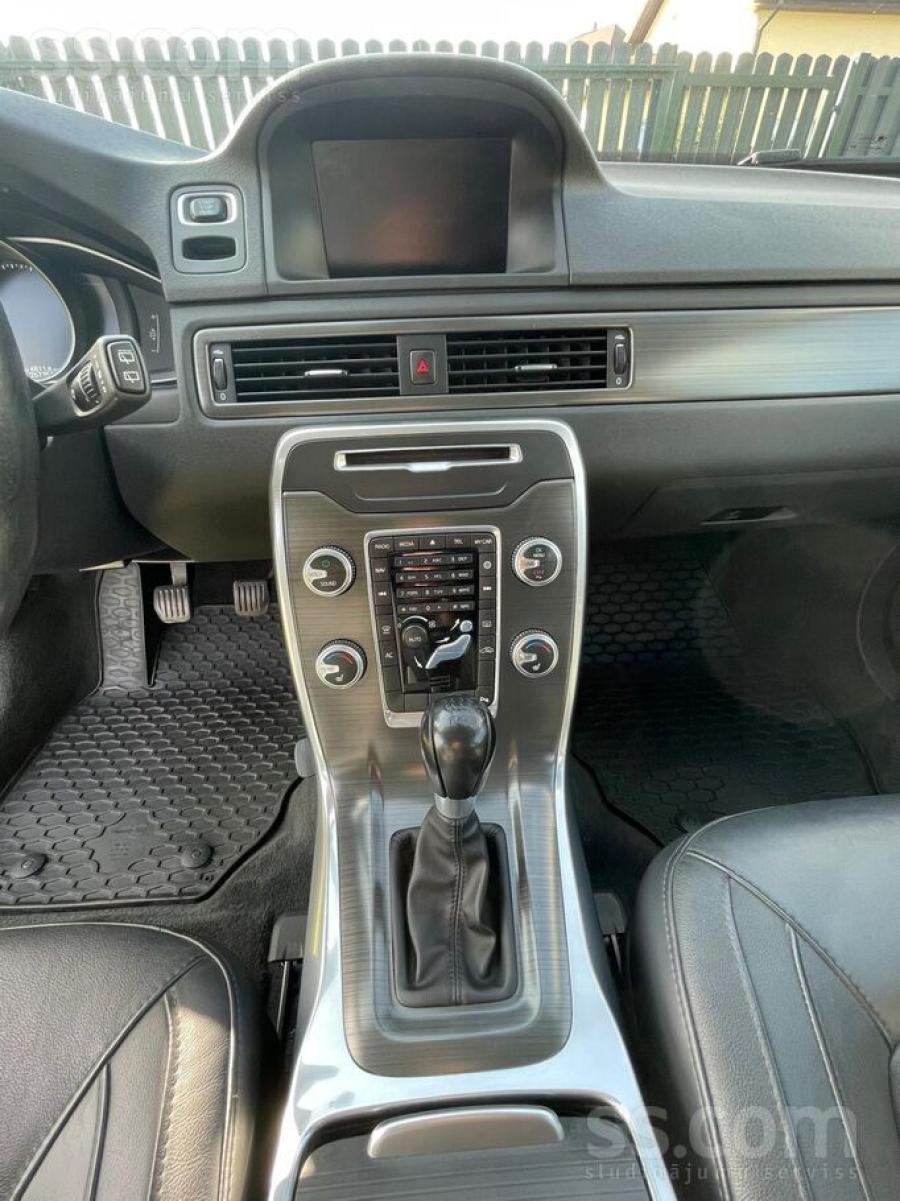 Balts Volvo V70 2014 Rīga, ar dzinēja tilpumu 1.60 L un nobraukumu 257 tūkst. km par 7000 €, foto 5 vietnē AUTOMOTO.COM.LV