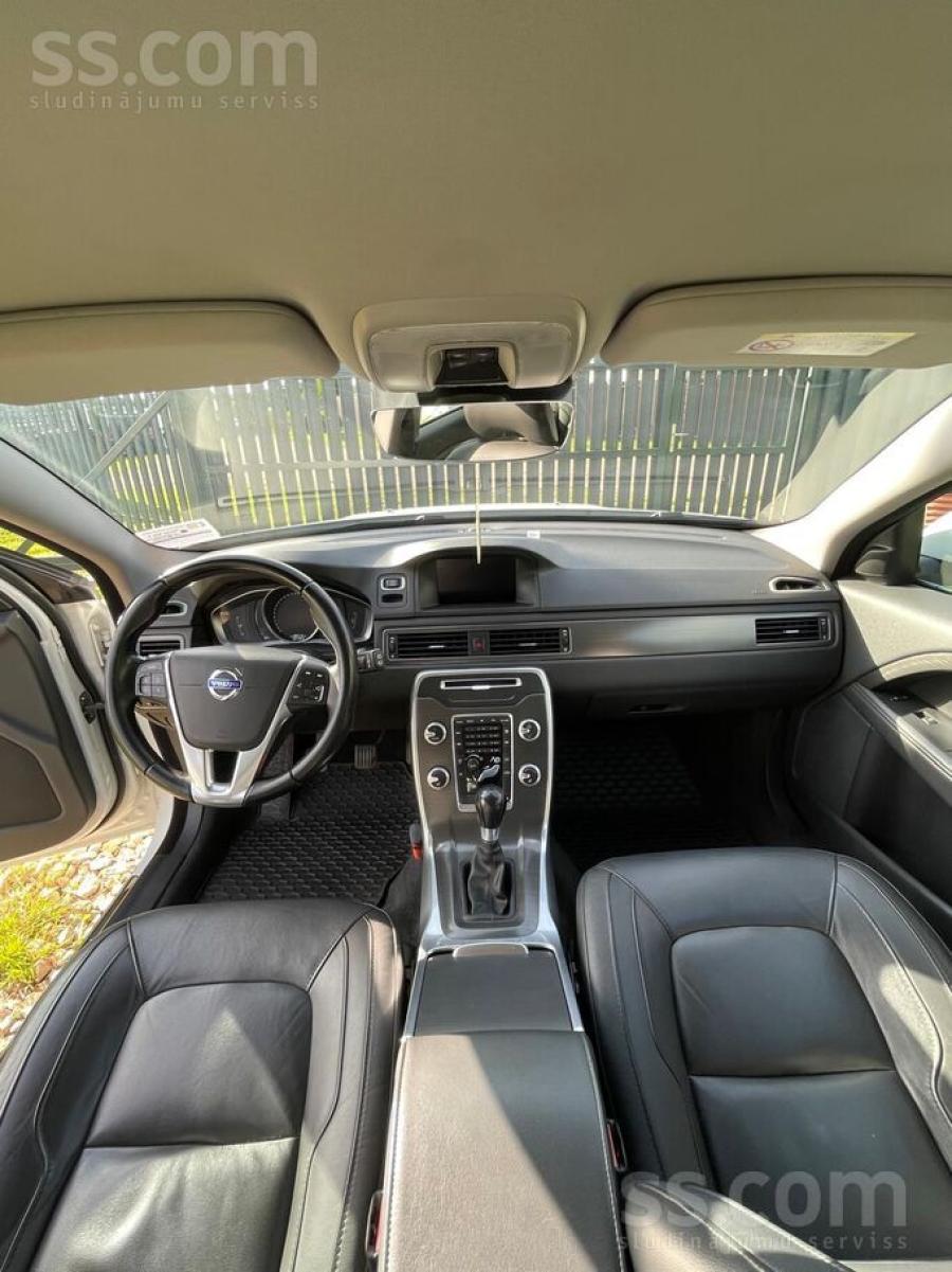 Balts Volvo V70 2014 Rīga, ar dzinēja tilpumu 1.60 L un nobraukumu 257 tūkst. km par 7000 €, foto 9 vietnē AUTOMOTO.COM.LV