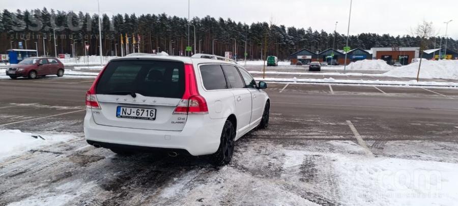 Balts Volvo V70 2015 Rīga, ar dzinēja tilpumu 2.00 L un nobraukumu 265 tūkst. km par 6300 €, foto 4 vietnē AUTOMOTO.COM.LV