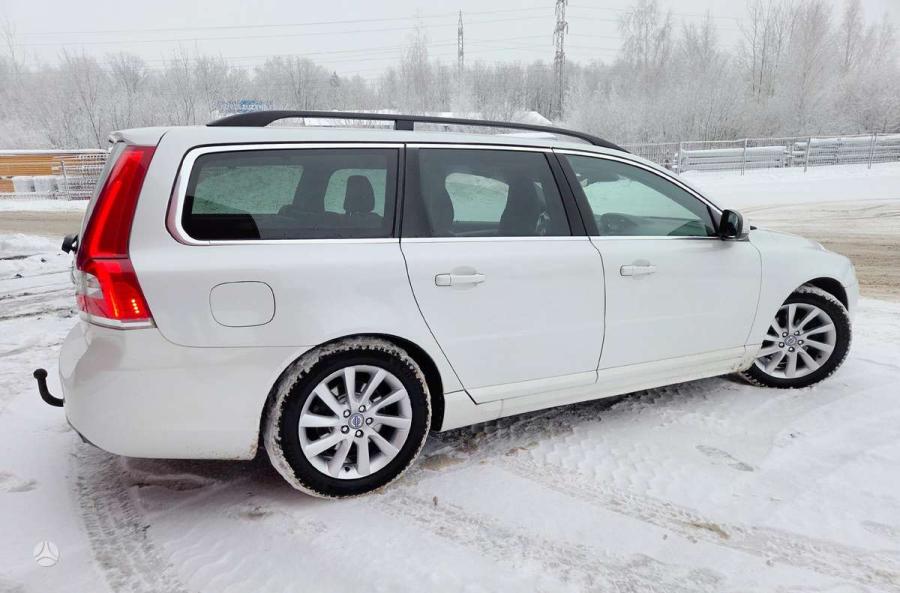 Balts Volvo V70 2015 Kauņa, ar dzinēja tilpumu 1.56 L un nobraukumu 242 tūkst. km par 5550 €, foto 7 vietnē AUTOMOTO.COM.LV