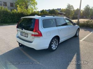 White Volvo V70 2015 in Tallinn, with an engine capacity of 1.60 L and mileage of 249 thousand km for 5990 €, photo 5 on AUTOMOTO.COM.LV
