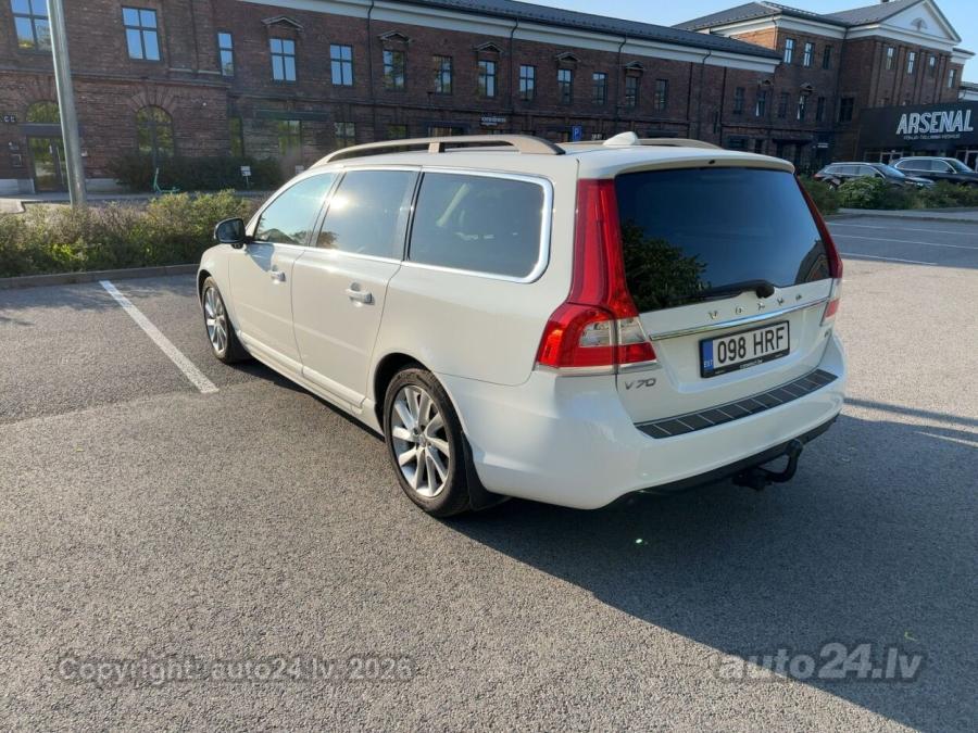 White Volvo V70 2015 in Tallinn, with an engine capacity of 1.60 L and mileage of 249 thousand km for 5990 €, photo 6 on AUTOMOTO.COM.LV