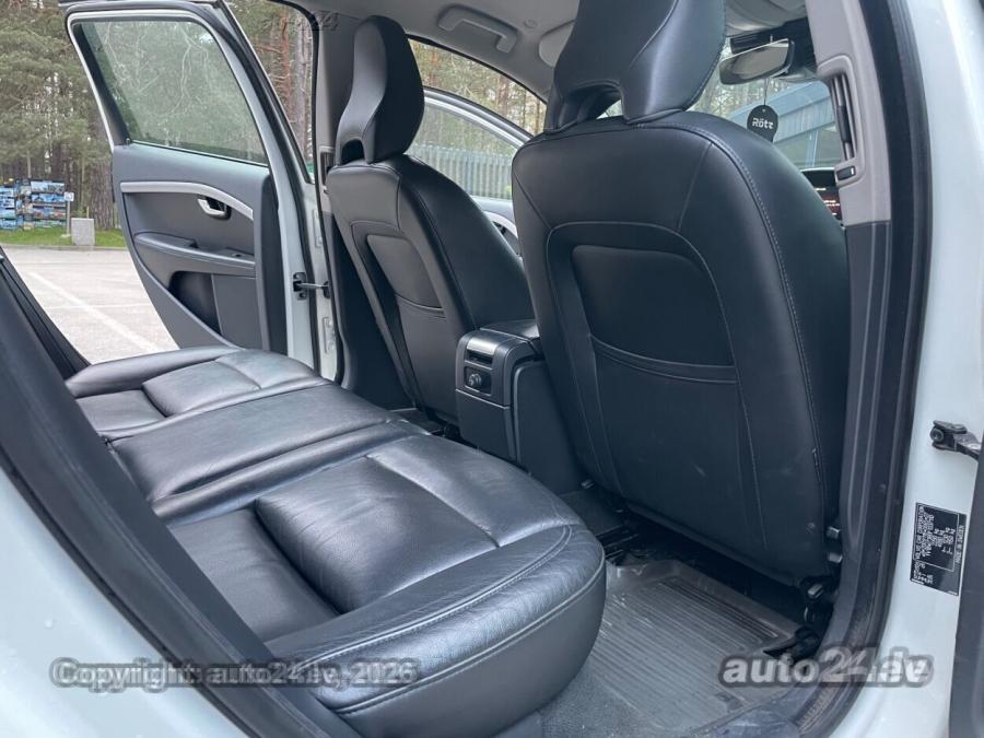 Balts Volvo V70 2015 Tallina, ar dzinēja tilpumu 2.00 L un nobraukumu 250 tūkst. km par 6999 €, foto 11 vietnē AUTOMOTO.COM.LV