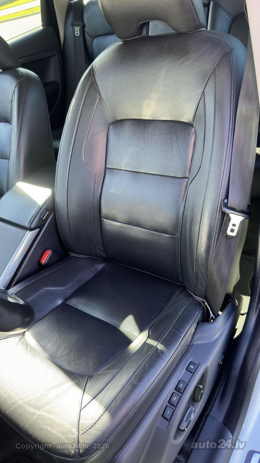 Balts Volvo V70 2015 Tallina, ar dzinēja tilpumu 2.40 L un nobraukumu 248 tūkst. km par 11700 €, foto 5 vietnē AUTOMOTO.COM.LV