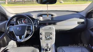 Balts Volvo V70 2015 Tallina, ar dzinēja tilpumu 2.40 L un nobraukumu 248 tūkst. km par 11700 €, foto 9 vietnē AUTOMOTO.COM.LV