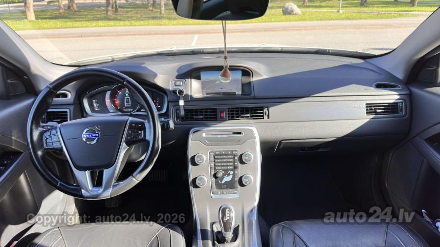 Balts Volvo V70 2015 Tallina, ar dzinēja tilpumu 2.40 L un nobraukumu 248 tūkst. km par 11700 €, foto 9 vietnē AUTOMOTO.COM.LV