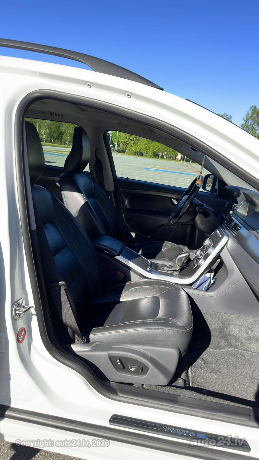 Balts Volvo V70 2015 Tallina, ar dzinēja tilpumu 2.40 L un nobraukumu 248 tūkst. km par 11700 €, foto 10 vietnē AUTOMOTO.COM.LV