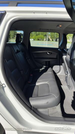 Balts Volvo V70 2015 Tallina, ar dzinēja tilpumu 2.40 L un nobraukumu 248 tūkst. km par 11700 €, foto 11 vietnē AUTOMOTO.COM.LV
