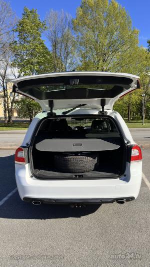 Balts Volvo V70 2015 Tallina, ar dzinēja tilpumu 2.40 L un nobraukumu 248 tūkst. km par 11700 €, foto 13 vietnē AUTOMOTO.COM.LV