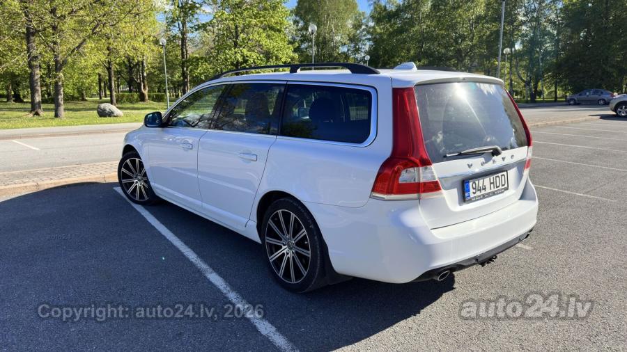 Balts Volvo V70 2015 Tallina, ar dzinēja tilpumu 2.40 L un nobraukumu 248 tūkst. km par 11700 €, foto 15 vietnē AUTOMOTO.COM.LV