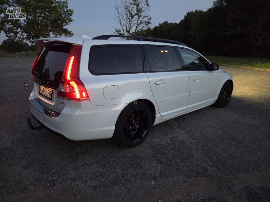 White Volvo V70 2015 in Kaunas, with an engine capacity of 2.00 L and mileage of 303 thousand km for 7350 €, photo 14 on AUTOMOTO.COM.LV