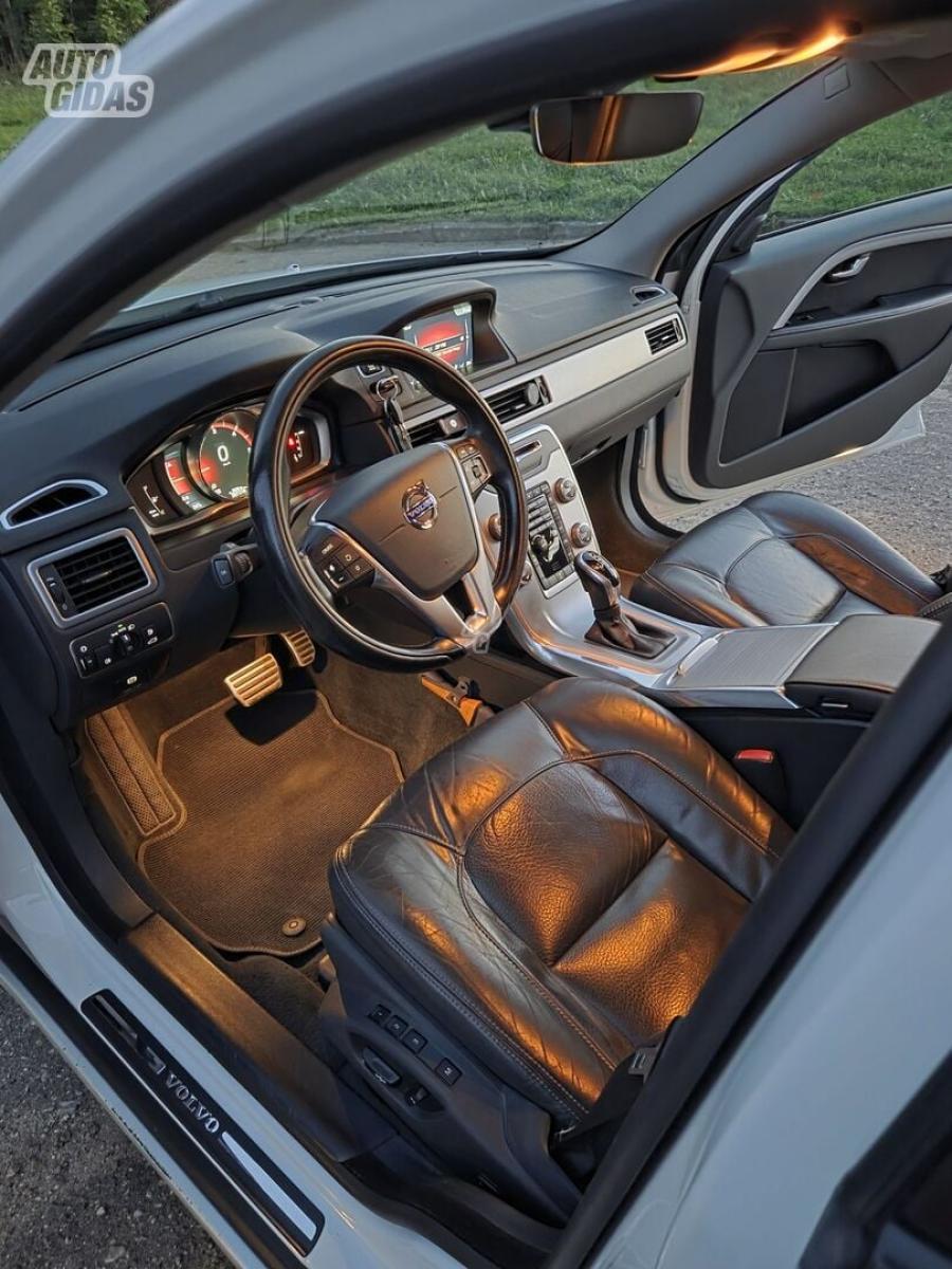 White Volvo V70 2015 in Kaunas, with an engine capacity of 2.00 L and mileage of 303 thousand km for 7350 €, photo 15 on AUTOMOTO.COM.LV