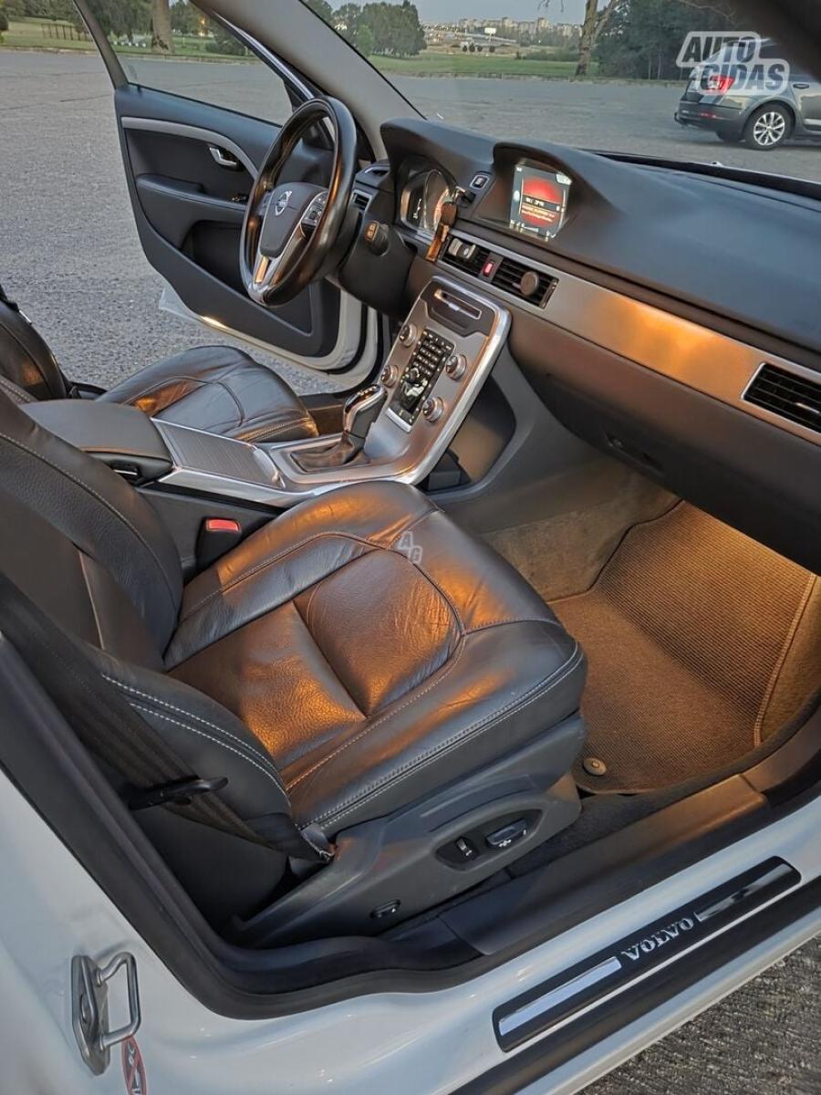 White Volvo V70 2015 in Kaunas, with an engine capacity of 2.00 L and mileage of 303 thousand km for 7350 €, photo 17 on AUTOMOTO.COM.LV