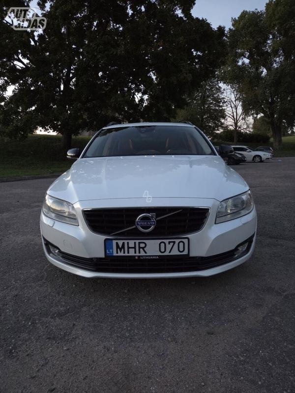 White Volvo V70 2015 in Kaunas, with an engine capacity of 2.00 L and mileage of 303 thousand km for 7300 €, photo 2 on AUTOMOTO.COM.LV