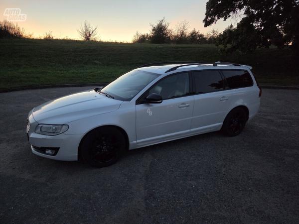 White Volvo V70 2015 in Kaunas, with an engine capacity of 2.00 L and mileage of 303 thousand km for 7300 €, photo 4 on AUTOMOTO.COM.LV
