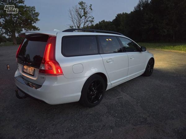 White Volvo V70 2015 in Kaunas, with an engine capacity of 2.00 L and mileage of 303 thousand km for 7300 €, photo 5 on AUTOMOTO.COM.LV