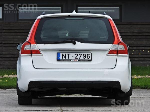 White Volvo V70 2015 in Riga, with an engine capacity of 1.60 L and mileage of 299 thousand km for 7500 €, photo 6 on AUTOMOTO.COM.LV