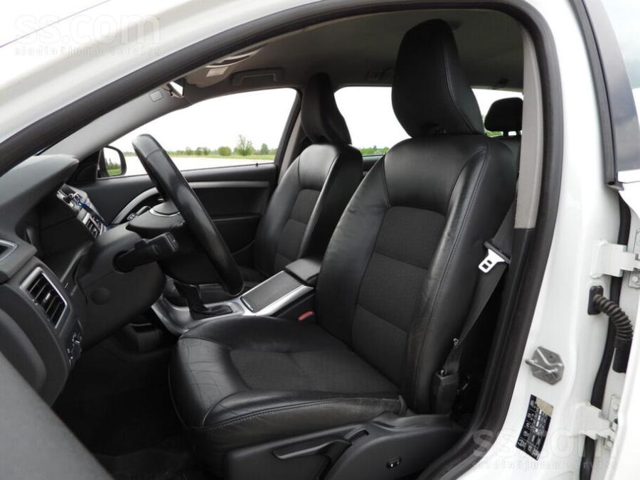 Balts Volvo V70 2015 Rīga, ar dzinēja tilpumu 1.60 L un nobraukumu 299 tūkst. km par 7500 €, foto 10 vietnē AUTOMOTO.COM.LV