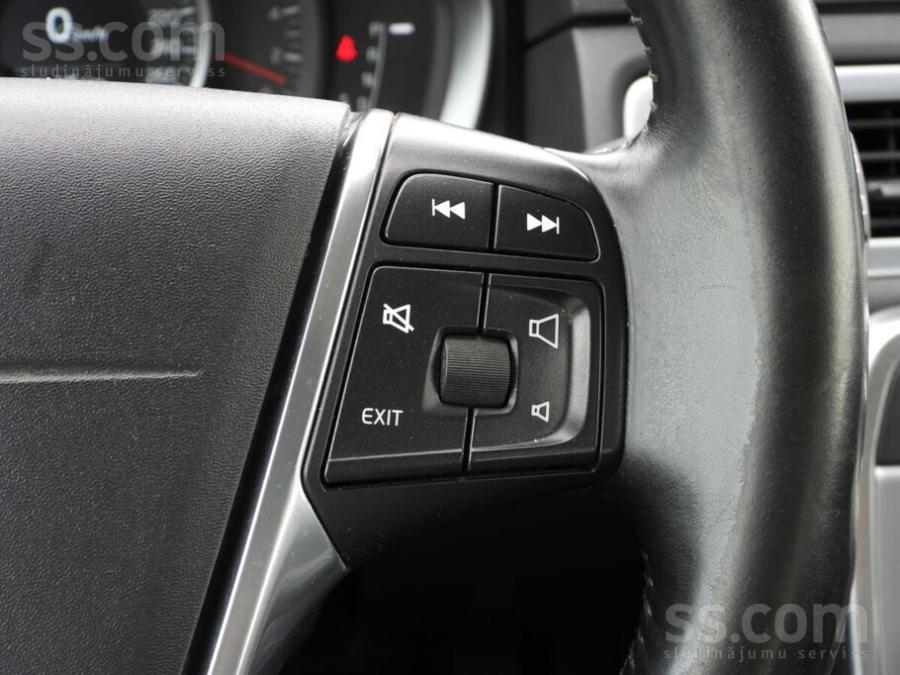 Balts Volvo V70 2015 Rīga, ar dzinēja tilpumu 1.60 L un nobraukumu 299 tūkst. km par 7500 €, foto 25 vietnē AUTOMOTO.COM.LV