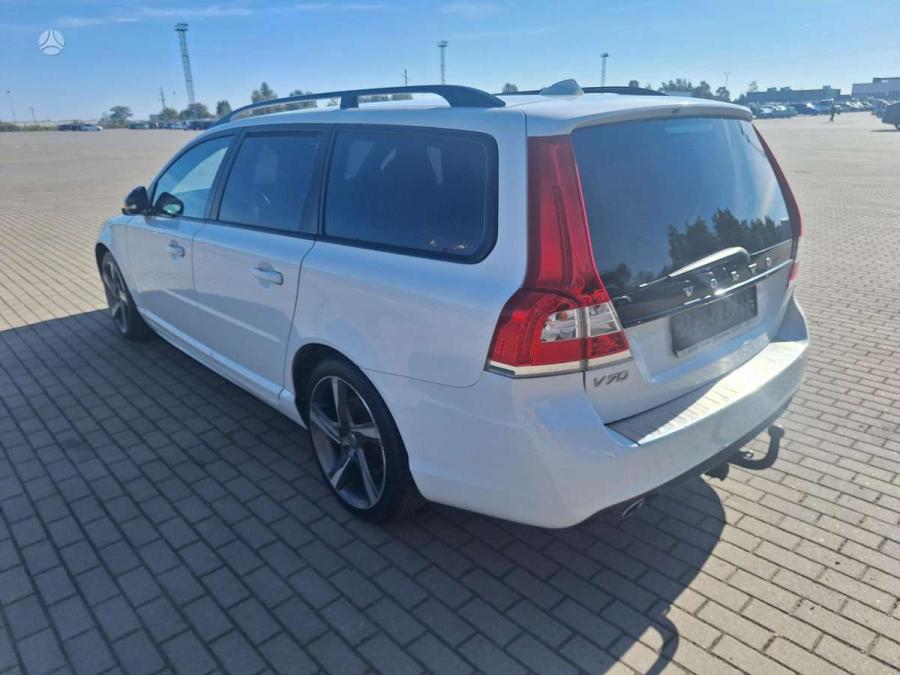 White Volvo V70 2015 in Marijampole, with an engine capacity of 2.40 L and mileage of 231 thousand km for 7400 €, photo 8 on AUTOMOTO.COM.LV