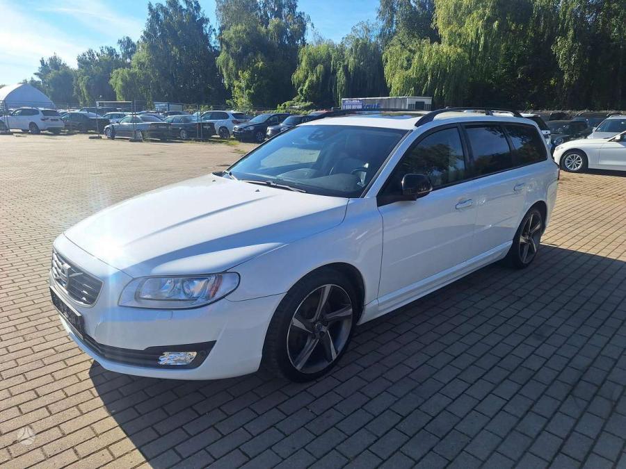 White Volvo V70 2015 in Marijampole, with an engine capacity of 2.40 L and mileage of 231 thousand km for 7400 €, photo 10 on AUTOMOTO.COM.LV