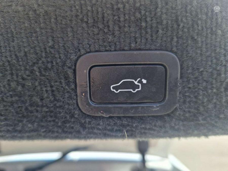 White Volvo V70 2015 in Marijampole, with an engine capacity of 2.40 L and mileage of 231 thousand km for 7400 €, photo 16 on AUTOMOTO.COM.LV