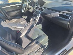 White Volvo V70 2015 in Marijampole, with an engine capacity of 2.40 L and mileage of 231 thousand km for 7400 €, photo 19 on AUTOMOTO.COM.LV