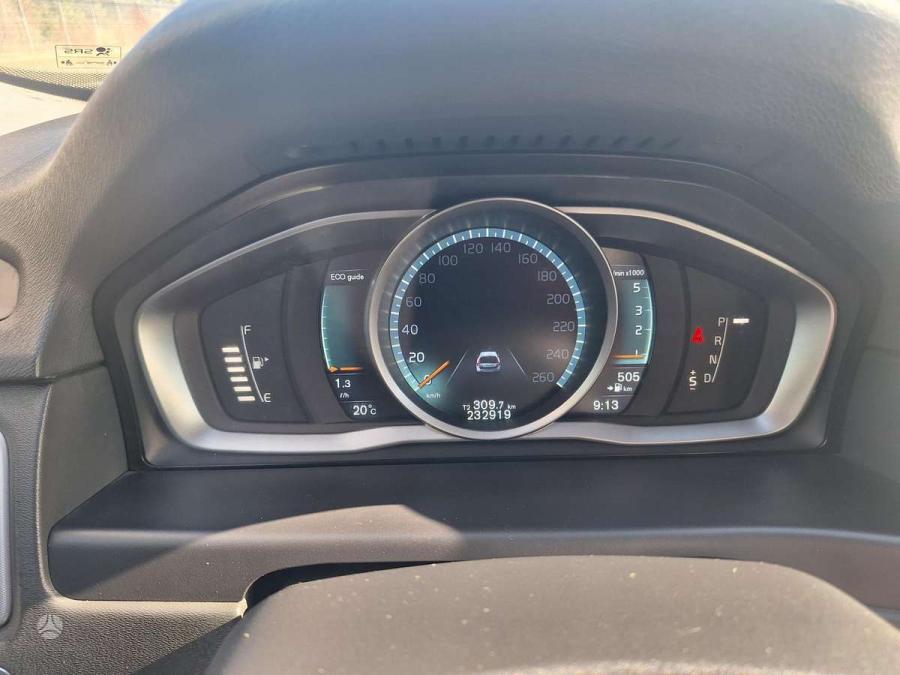 White Volvo V70 2015 in Marijampole, with an engine capacity of 2.40 L and mileage of 231 thousand km for 7400 €, photo 24 on AUTOMOTO.COM.LV