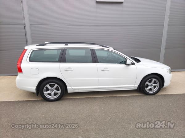 Balts Volvo V70 2015 Tallina, ar dzinēja tilpumu 2.00 L un nobraukumu 172 tūkst. km par 9990 €, foto 3 vietnē AUTOMOTO.COM.LV