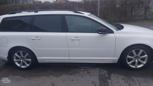 White Volvo V70 2016 in Vilnius, with an engine capacity of 2.00 L and mileage of 308 thousand km for 8250 €, photo 5 on AUTOMOTO.COM.LV