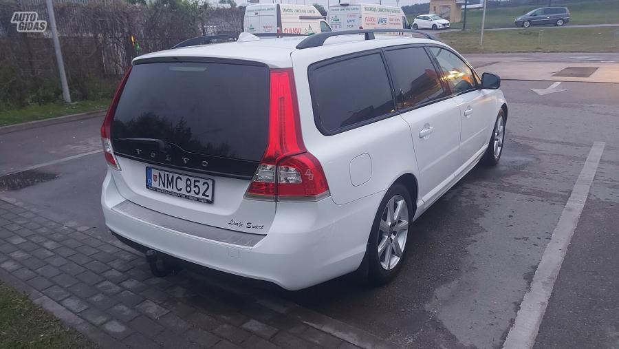 White Volvo V70 2016 in Vilnius, with an engine capacity of 2.00 L and mileage of 308 thousand km for 8250 €, photo 6 on AUTOMOTO.COM.LV