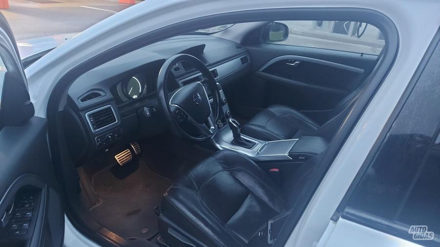 White Volvo V70 2016 in Vilnius, with an engine capacity of 2.00 L and mileage of 308 thousand km for 8250 €, photo 11 on AUTOMOTO.COM.LV