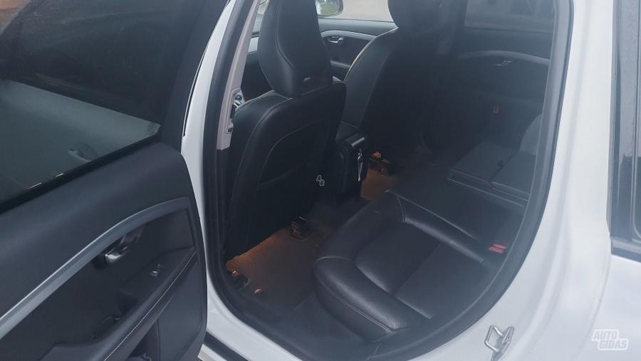 White Volvo V70 2016 in Vilnius, with an engine capacity of 2.00 L and mileage of 308 thousand km for 8250 €, photo 12 on AUTOMOTO.COM.LV
