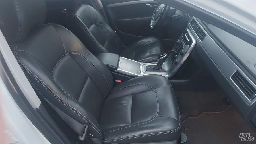 White Volvo V70 2016 in Vilnius, with an engine capacity of 2.00 L and mileage of 308 thousand km for 8250 €, photo 15 on AUTOMOTO.COM.LV
