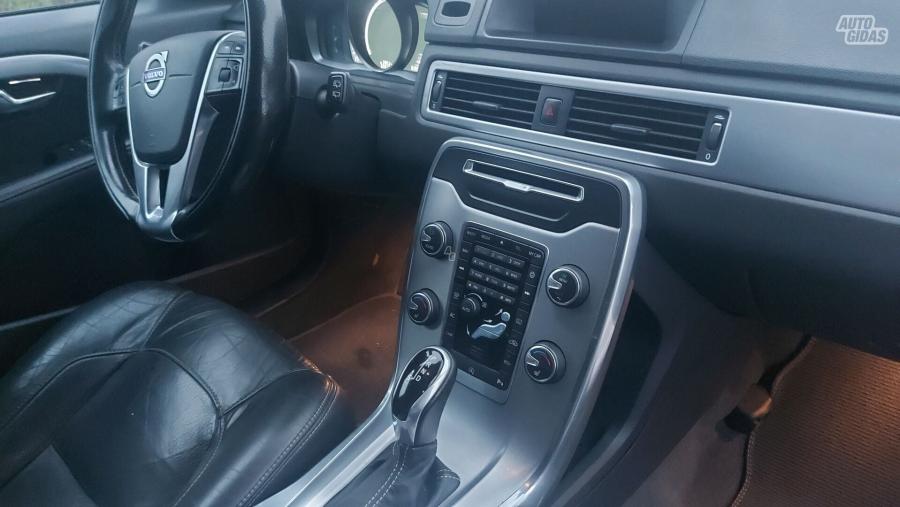 White Volvo V70 2016 in Vilnius, with an engine capacity of 2.00 L and mileage of 308 thousand km for 8250 €, photo 16 on AUTOMOTO.COM.LV