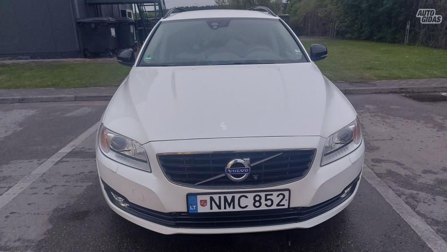 White Volvo V70 2016 in Vilnius, with an engine capacity of 2.00 L and mileage of 308 thousand km for 8250 €, photo 4 on AUTOMOTO.COM.LV