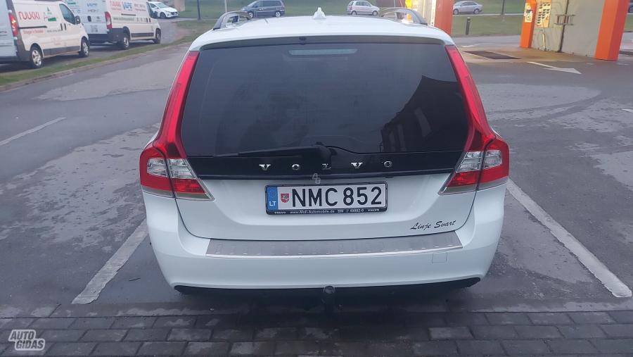 White Volvo V70 2016 in Vilnius, with an engine capacity of 2.00 L and mileage of 308 thousand km for 8250 €, photo 7 on AUTOMOTO.COM.LV