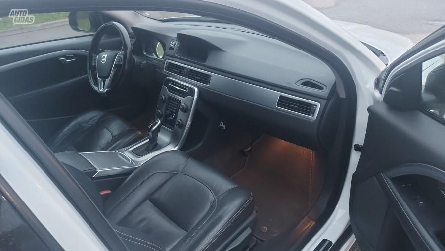 White Volvo V70 2016 in Vilnius, with an engine capacity of 2.00 L and mileage of 308 thousand km for 8250 €, photo 14 on AUTOMOTO.COM.LV