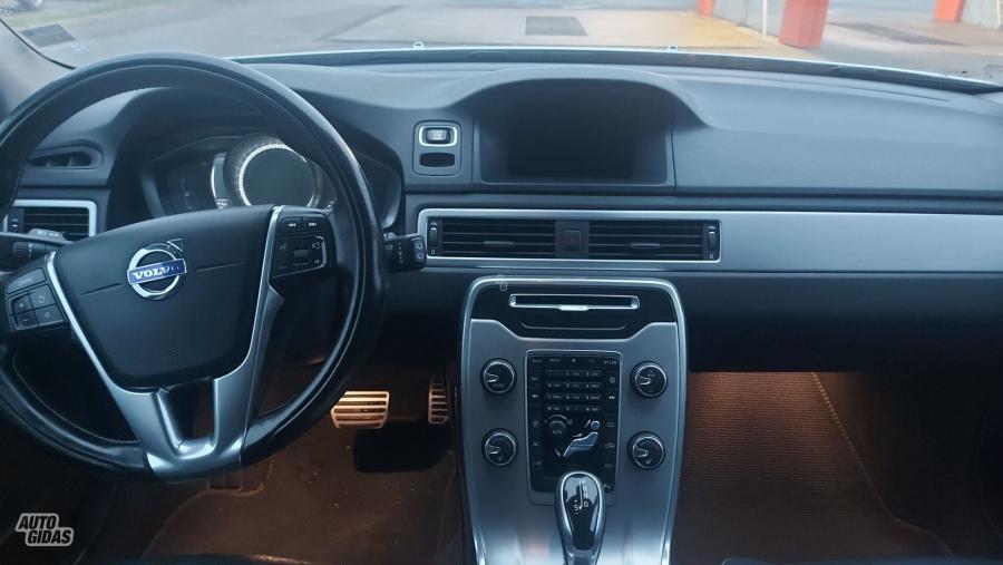 White Volvo V70 2016 in Vilnius, with an engine capacity of 2.00 L and mileage of 308 thousand km for 8250 €, photo 17 on AUTOMOTO.COM.LV