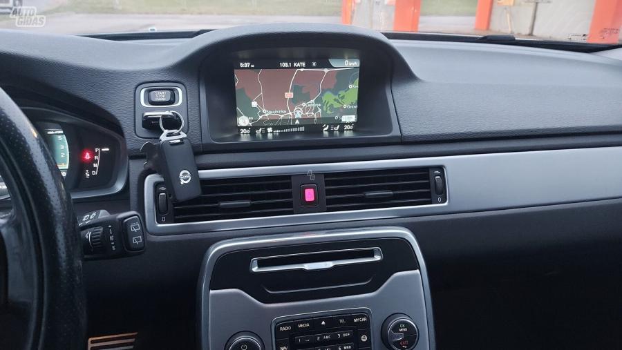White Volvo V70 2016 in Vilnius, with an engine capacity of 2.00 L and mileage of 308 thousand km for 8250 €, photo 28 on AUTOMOTO.COM.LV