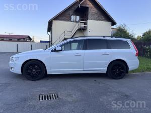 Balts Volvo V70 2016 Rīga, ar dzinēja tilpumu 2.40 L un nobraukumu 325 tūkst. km par 6000 €, foto 5 vietnē AUTOMOTO.COM.LV
