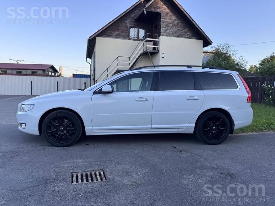 Balts Volvo V70 2016 Rīga, ar dzinēja tilpumu 2.40 L un nobraukumu 325 tūkst. km par 6000 €, foto 5 vietnē AUTOMOTO.COM.LV