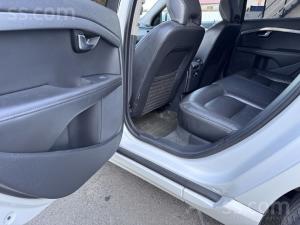 Balts Volvo V70 2016 Rīga, ar dzinēja tilpumu 2.40 L un nobraukumu 325 tūkst. km par 6000 €, foto 9 vietnē AUTOMOTO.COM.LV