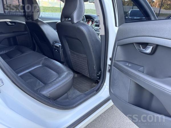 Balts Volvo V70 2016 Rīga, ar dzinēja tilpumu 2.40 L un nobraukumu 325 tūkst. km par 6000 €, foto 10 vietnē AUTOMOTO.COM.LV