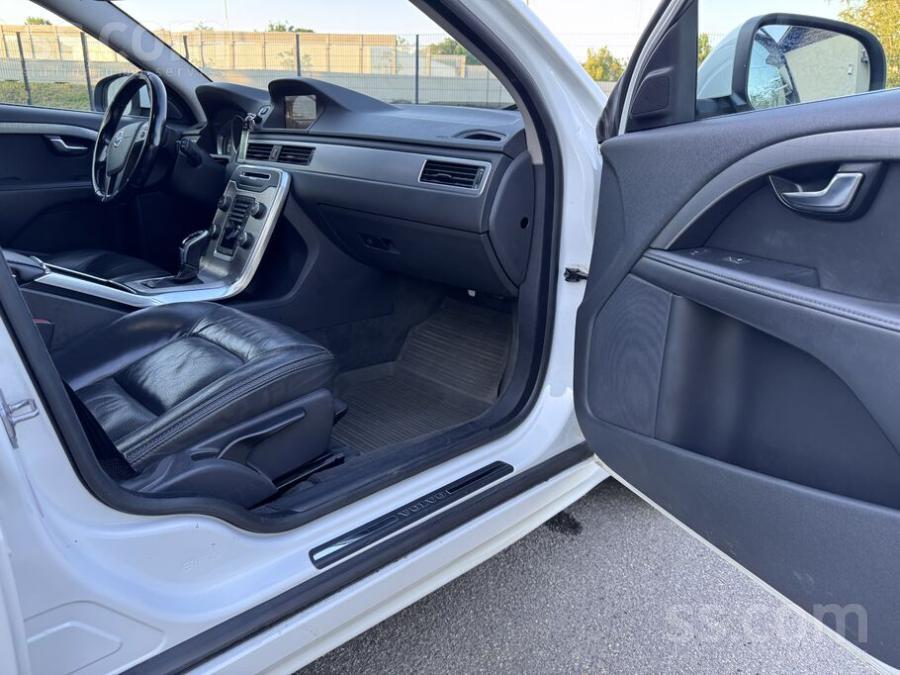 Balts Volvo V70 2016 Rīga, ar dzinēja tilpumu 2.40 L un nobraukumu 325 tūkst. km par 6000 €, foto 12 vietnē AUTOMOTO.COM.LV