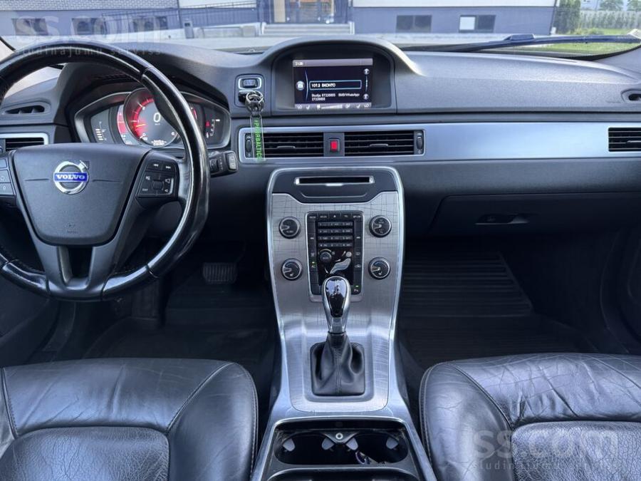 Balts Volvo V70 2016 Rīga, ar dzinēja tilpumu 2.40 L un nobraukumu 325 tūkst. km par 6000 €, foto 15 vietnē AUTOMOTO.COM.LV