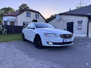 Balts Volvo V70 2016 Rīga, ar dzinēja tilpumu 2.40 L un nobraukumu 325 tūkst. km par 6000 €, foto  vietnē AUTOMOTO.COM.LV