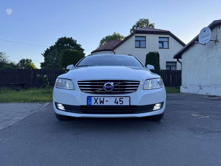 White Volvo V70 2016 in Riga, with an engine capacity of 2.40 L and mileage of 325 thousand km for 6000 €, photo 3 on AUTOMOTO.COM.LV