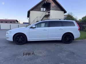 White Volvo V70 2016 in Riga, with an engine capacity of 2.40 L and mileage of 325 thousand km for 6000 €, photo 5 on AUTOMOTO.COM.LV